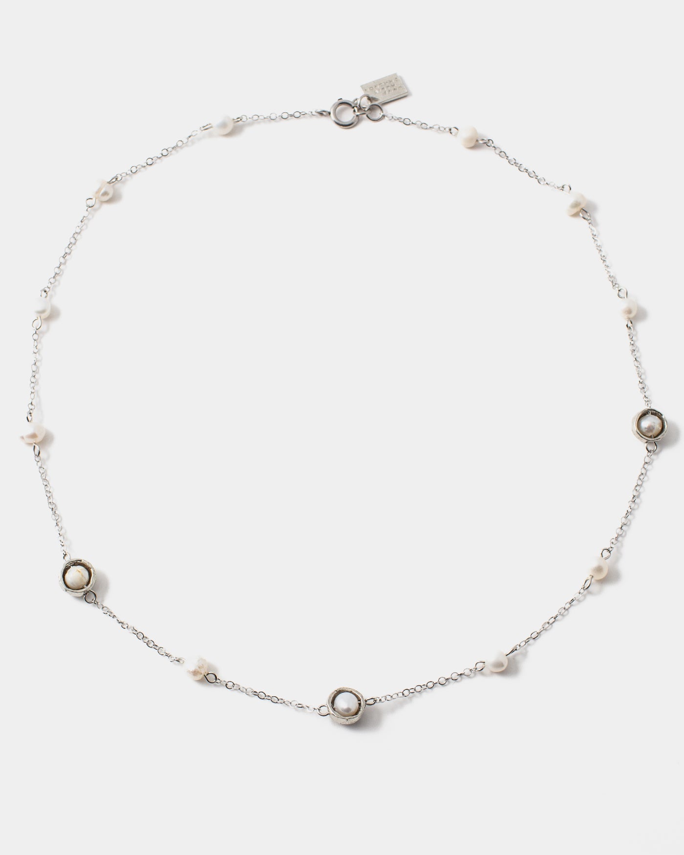 Isadora | Short silver necklace with pearls | Anne-Marie Chagnon