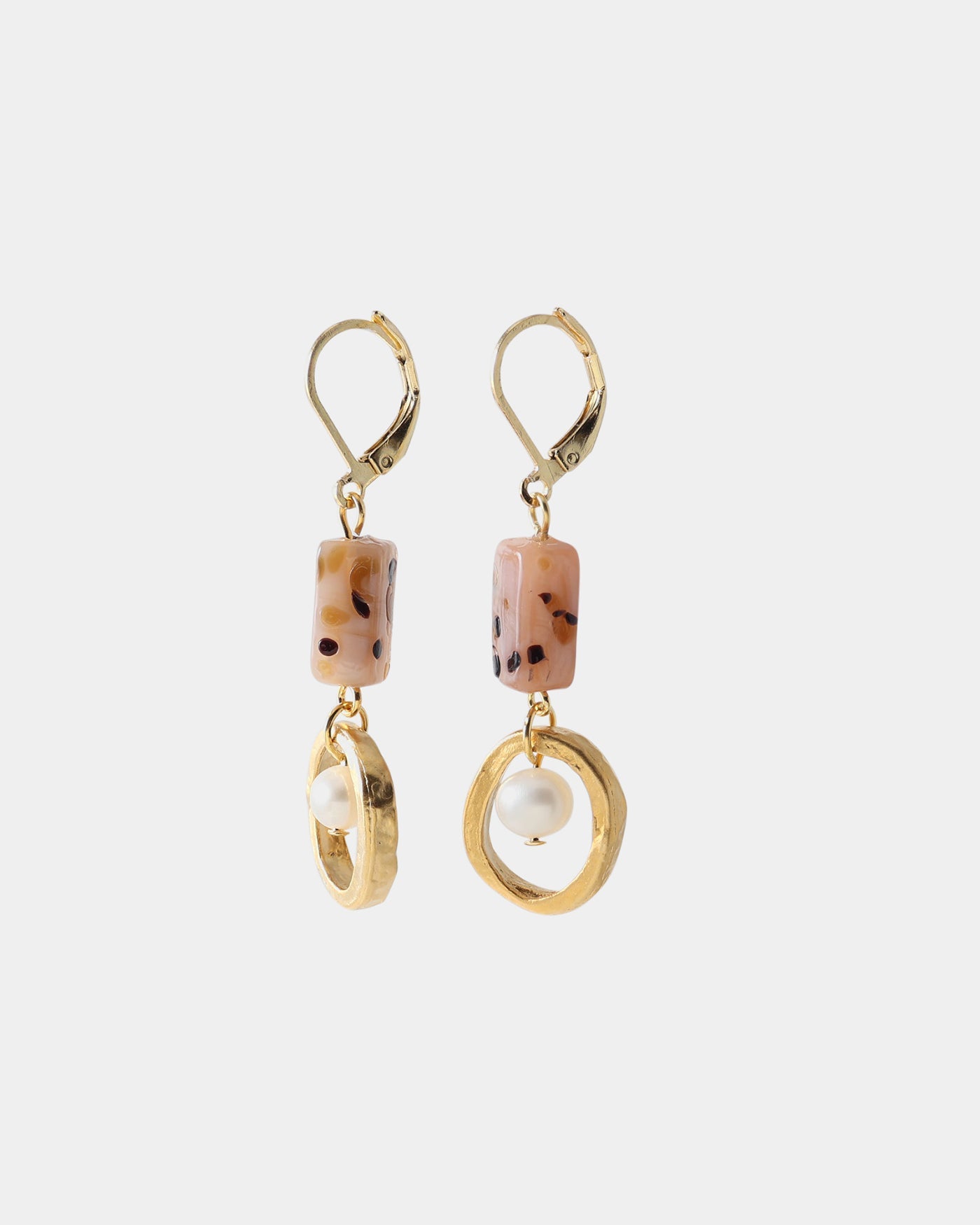 Jules | Gold pendant earrings | Anne-Marie Chagnon