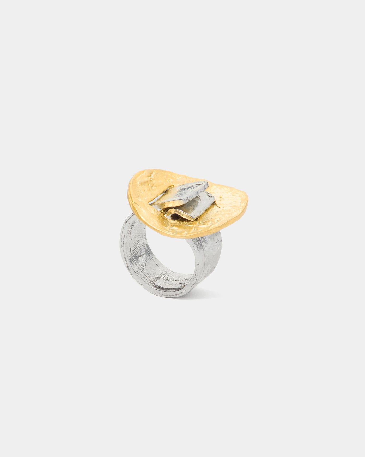 Izor | Bague sculpturale deux tons | Anne-Marie Chagnon